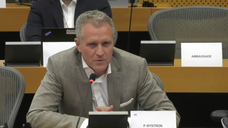 Bystron zitiert BMW-Chef Zipse im EU-Parlament: „Die höchsten Zölle ...